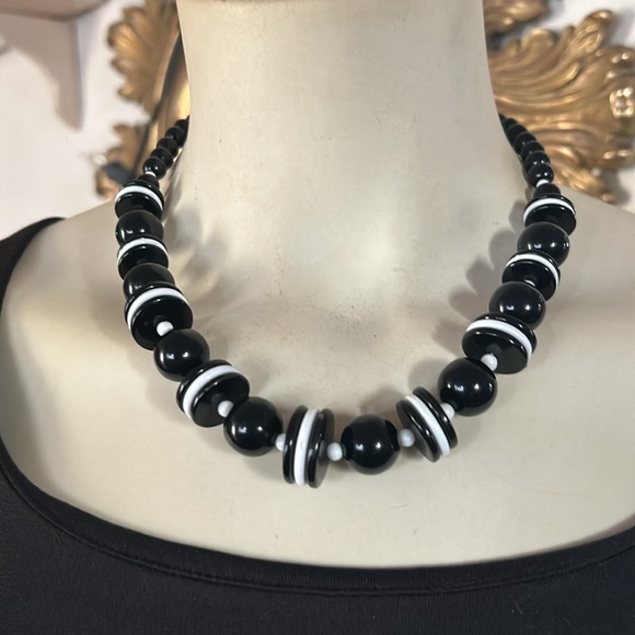 Vintage | Jewelry | Vintage Mod Black White Bead Necklace | Poshmark